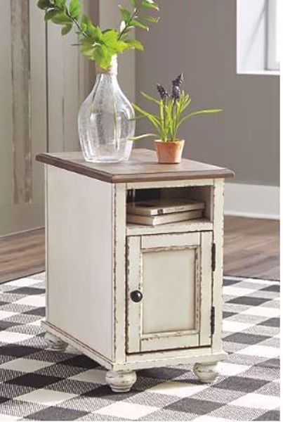 REALYN CHAIRSIDE TABLE